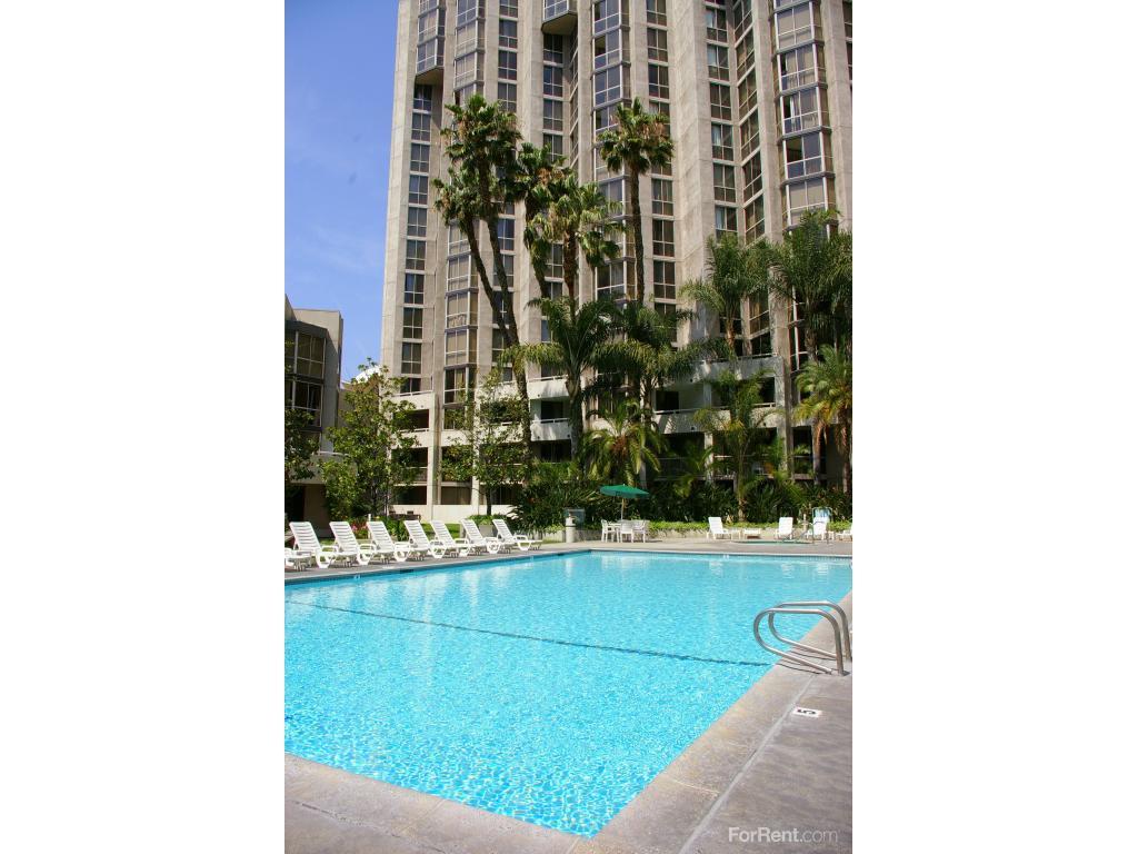 Promenade Towers Apartments, Los Angeles CA - Walk Score